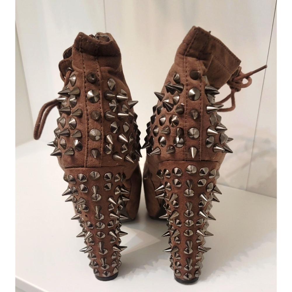 Breckelle's Spiked Chunky Heel Shoes - Gem